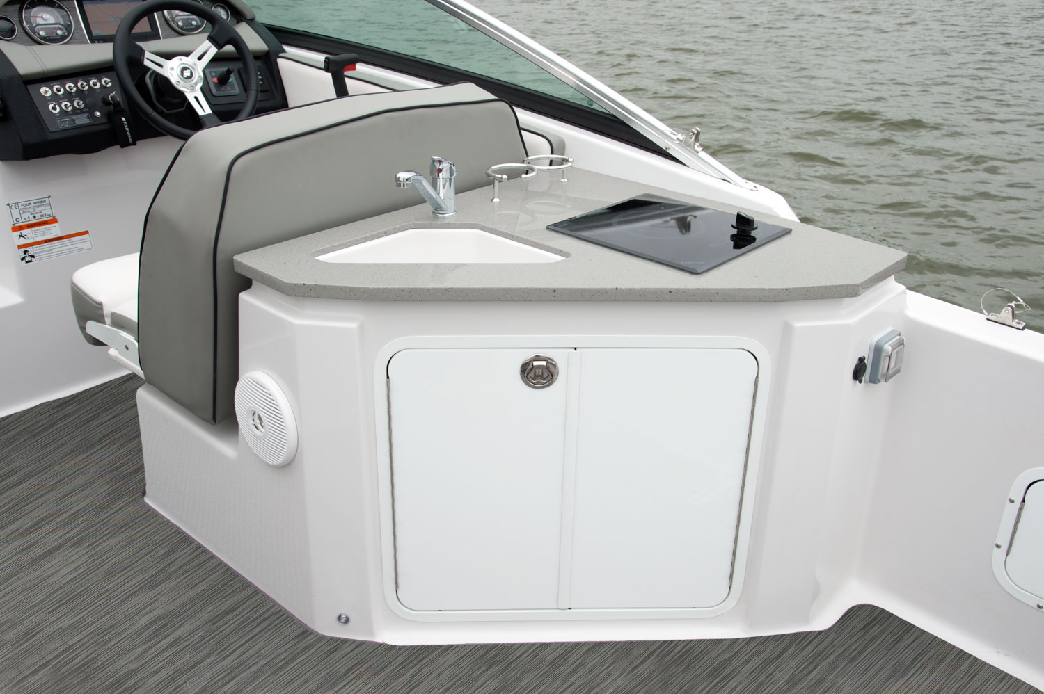 Bateaux Four Winns Vista 255 | Mathias Marine